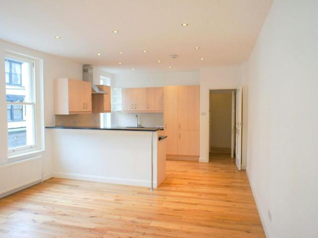 21A Wentworth Street, Spitalfields, London E1, 2 bed town house to rent, £2,500 pcm | PrimeLocation