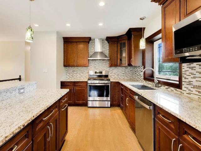 21W579 Kensington Road