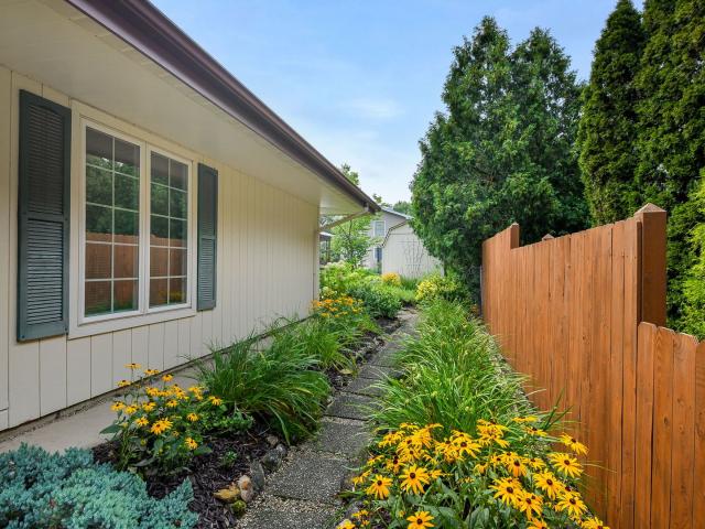 21W621 Buckingham Road