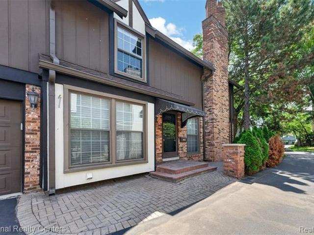 22045 Shore Pointe Ln Unit 60, Saint Clair Shores, MI 48080