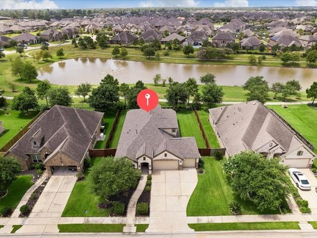2204 Meadow Wind Dr, Pearland, TX 77089