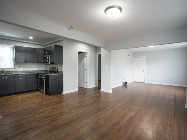 2204 N Nagle Avenue # 1