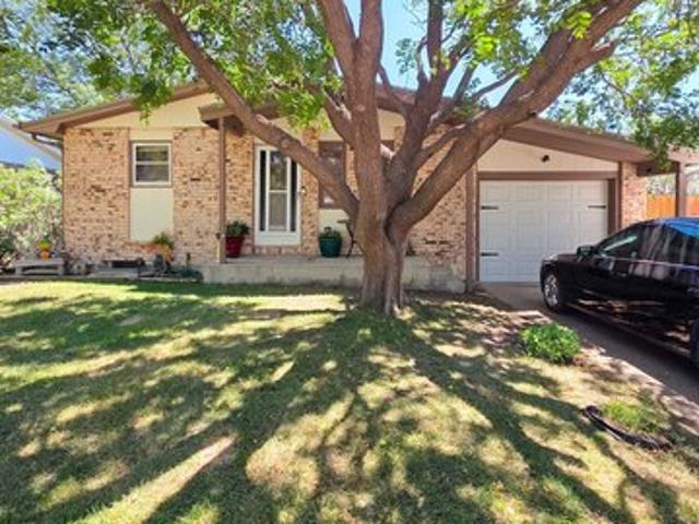2204 N Sioux Dr, Garden City, KS 67846