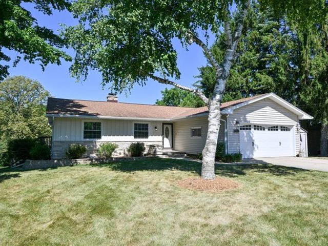 2204 Oakdale Dr, Waukesha, WI 53189