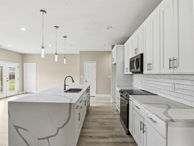 2204 Albert Broadfoot St, Bonham, TX 75418