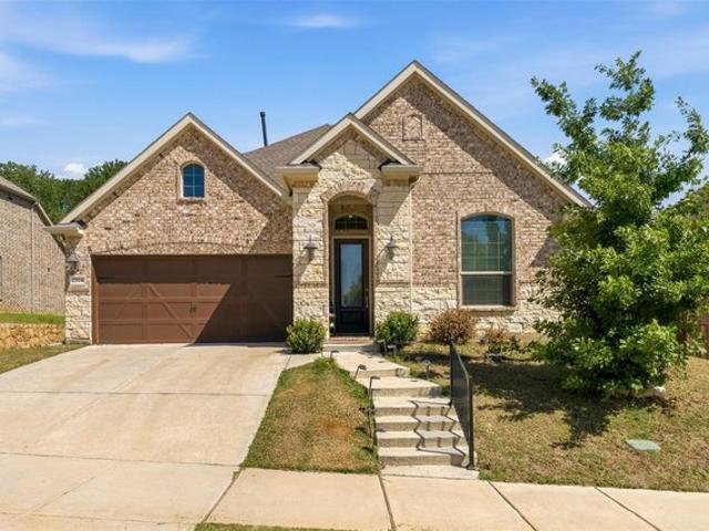 2204 Christopher Ln, Euless, TX 76040