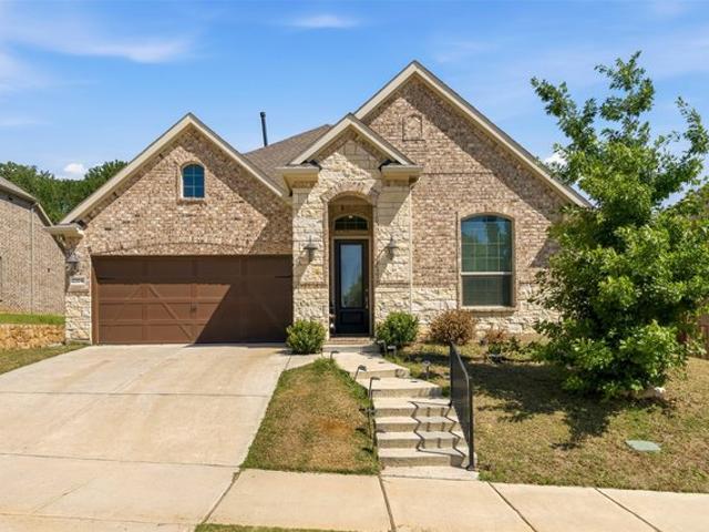 2204 Christopher Ln, Euless, TX 76040