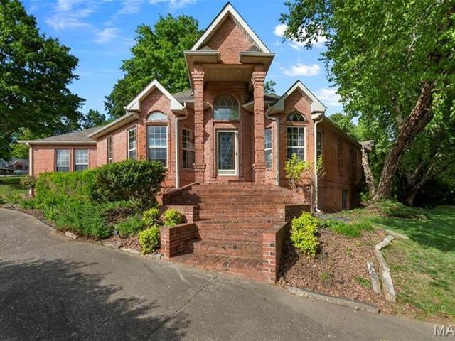 2204 Crown Point Dr, Cape Girardeau, MO 63701