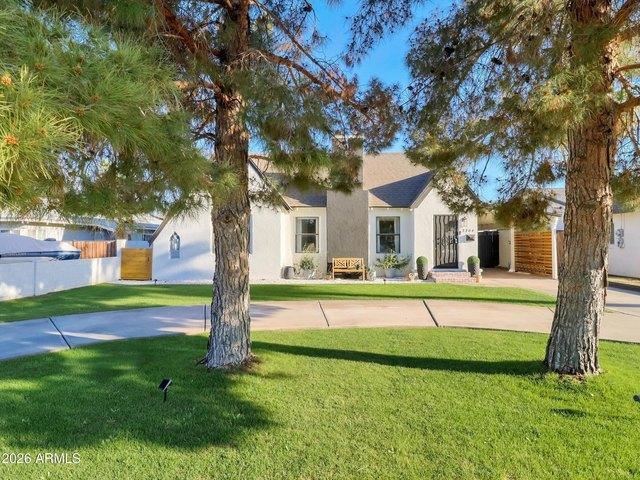2204 E Whitton Ave N, Phoenix, AZ 85016