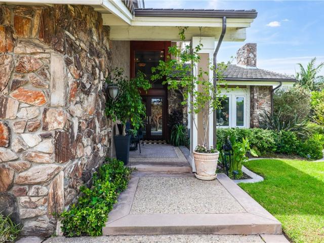 2204 E Vista Mesa Way