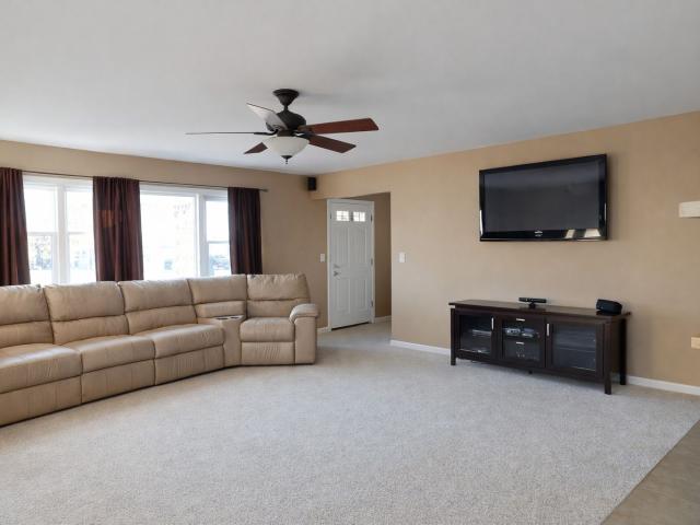 2204 Edgewood Rd, Waukegan, IL