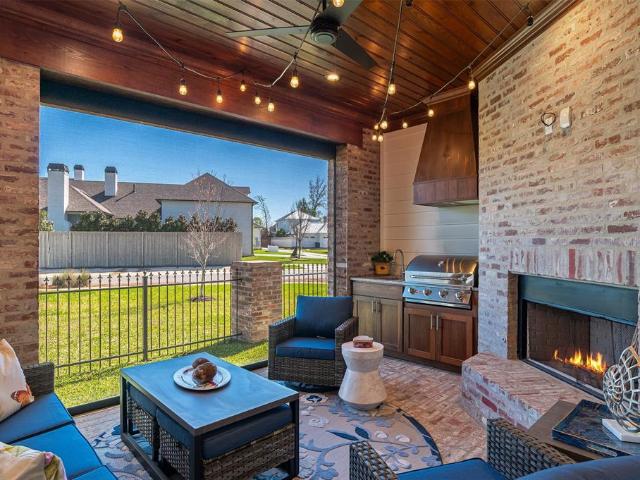2204 Fairwoods Drive
