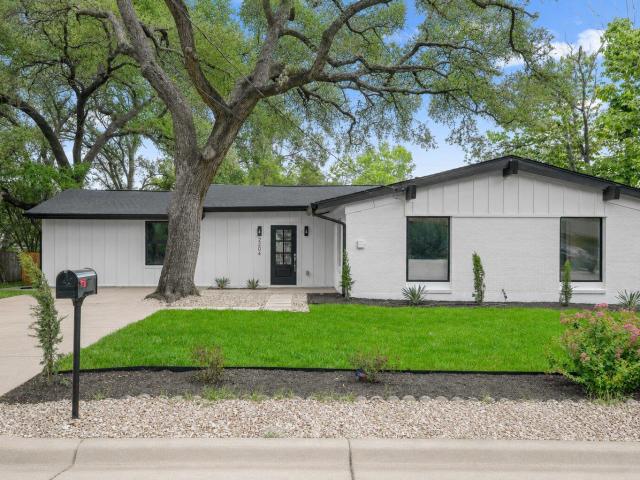 2204 Fair Oaks Dr