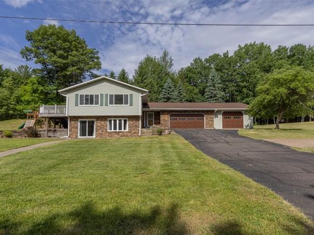 2204 Hillside Dr, Eau Claire, WI 54703