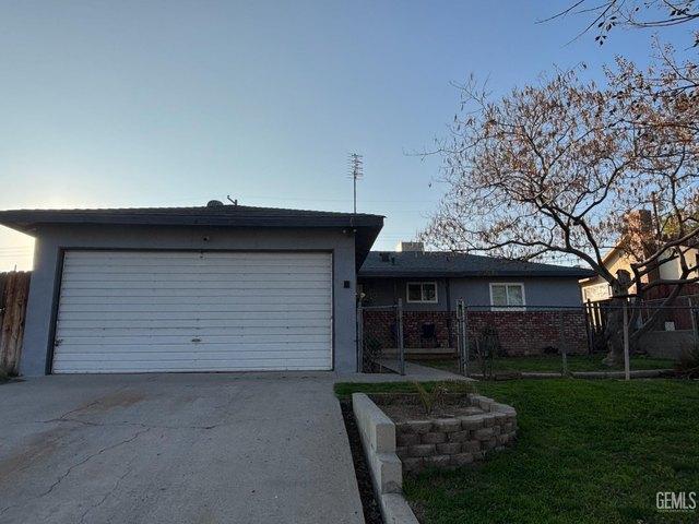 2204 Lynwood St, Bakersfield, CA 93306