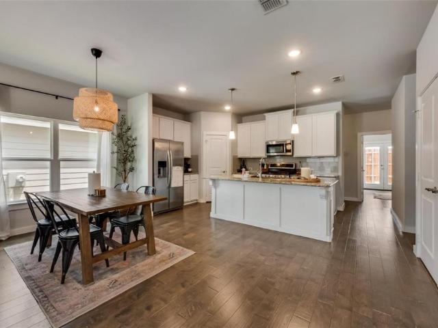 2204 Paxton Way