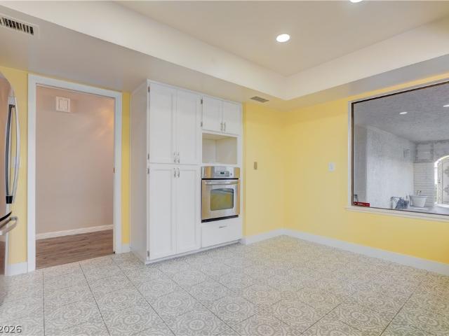 2204 Plaza Del Robles