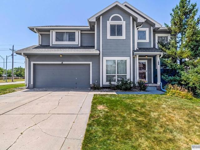 2204 Queen Dr, Papillion, NE 68046