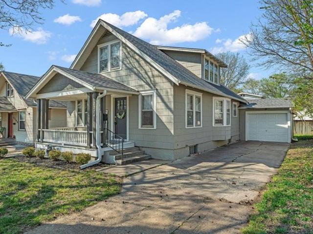 2204 SW Kenilworth Ct, Topeka, KS 66606