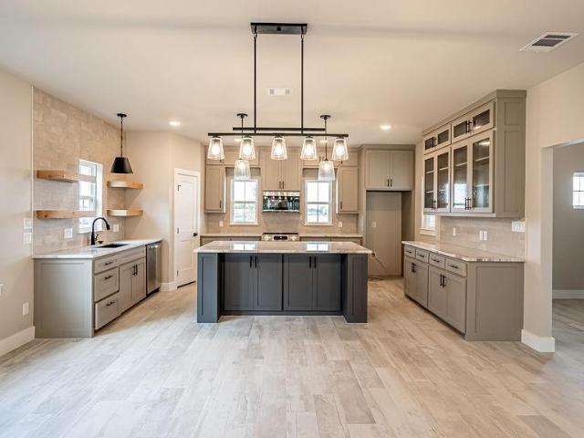2204 Salina Circle