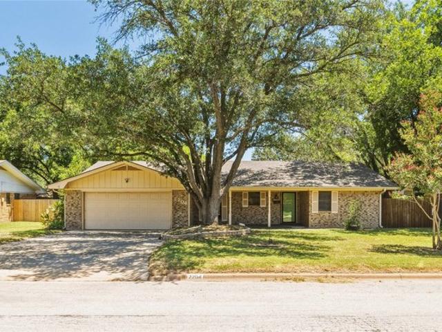 2204 10th St, Brownwood, TX 76801