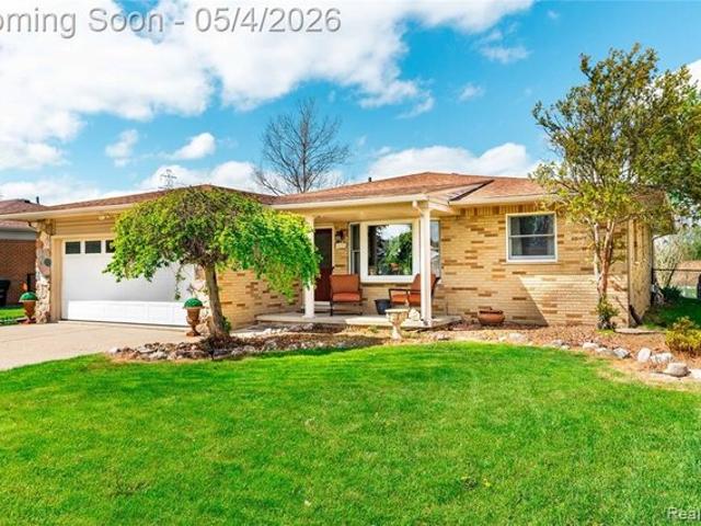22050 Provincial St, Woodhaven, MI 48183