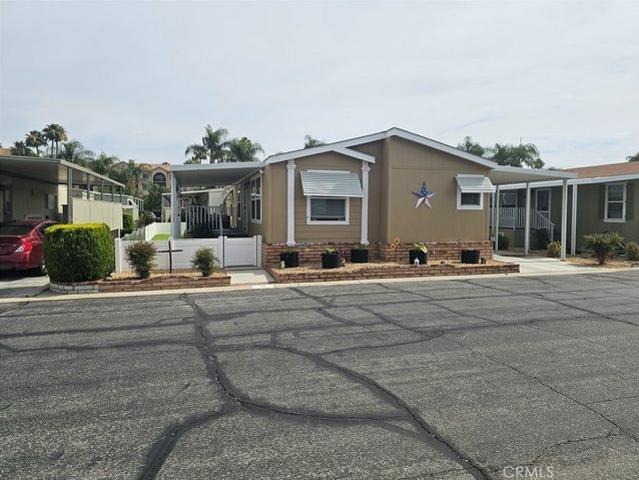 2205 W Acacia Ave Spc 16, Hemet, CA 92545