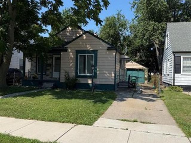 22055 Saxony Ave, Eastpointe, MI 48021