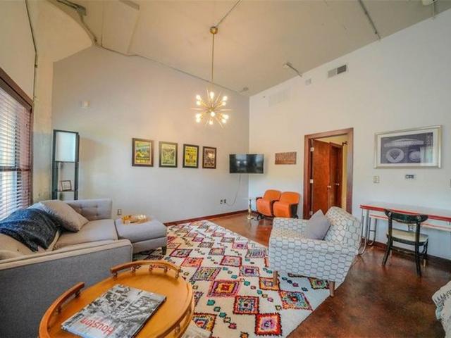 2205 McKinney St Apt 309, Houston, TX 77003