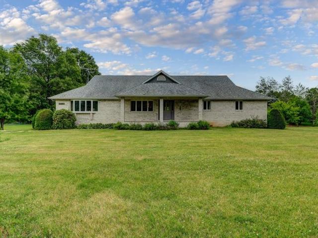 2205 Meadows Dr, Sterling, IL 61081