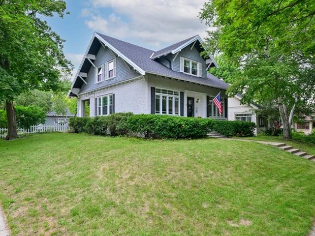 2205 N 71st St, Wauwatosa, WI 53213