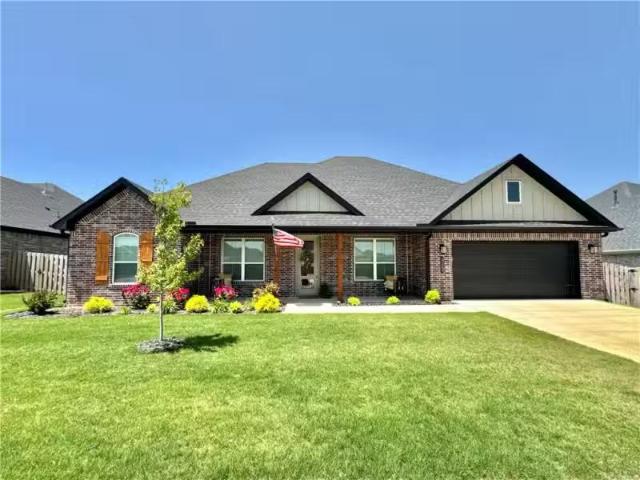 2205 ABBOTT LN, PEA RIDGE, AR 72751 Single Family Residence Fo.