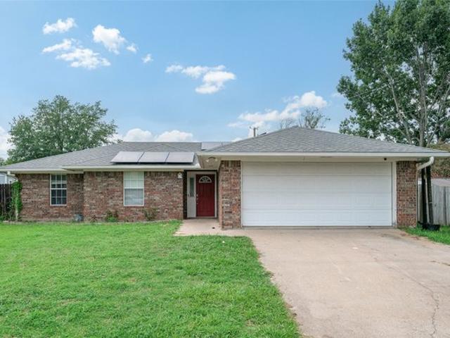 2205 Canyon Cir, Bonham, TX 75418