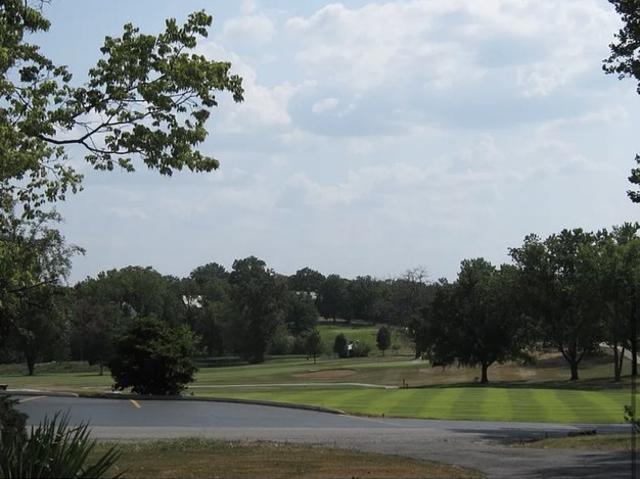 2205 Country Club Dr, Columbia, MO 65201