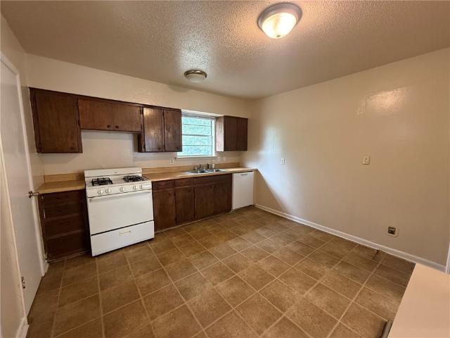 2205 Dogwood Place