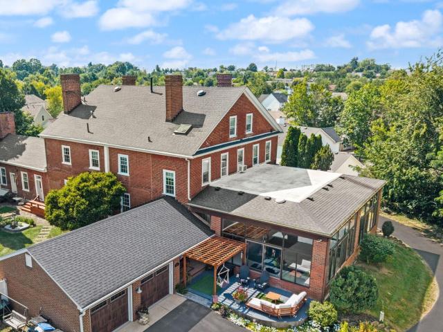 2205 Kenwood Drive