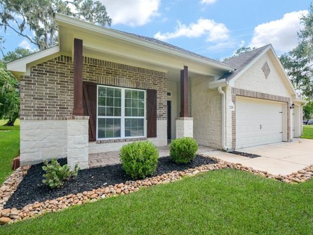 2205 Lake Forrest Dr, West Columbia, TX 77486