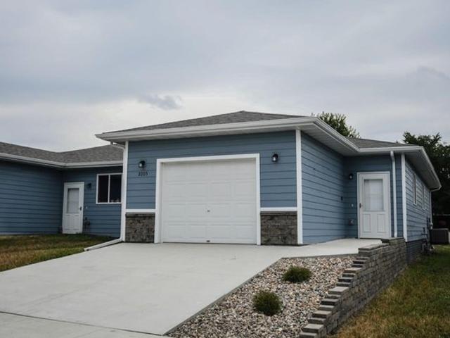 2205 River Run Rd, Brookings, SD 57006