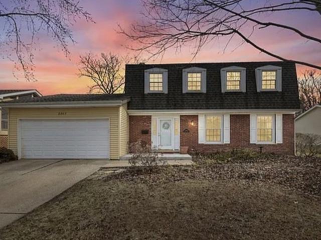 2205 S Bradford Dr, Wheaton, IL 60189