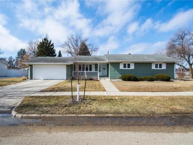 2205 14th St S, Moorhead, MN 56560