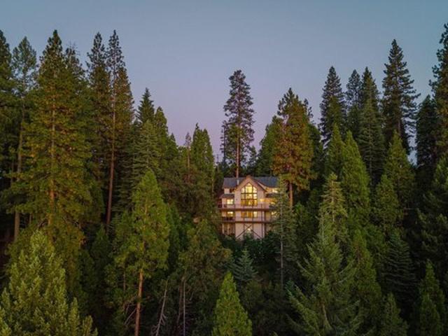 22062 Lakeview Dr, Mi Wuk Village, CA 95346