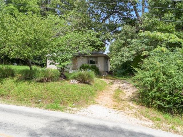 2206 N Double Springs Rd, Fayetteville, AR 72704