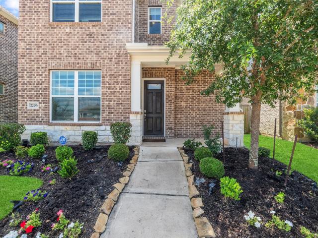 2206 Bridgeport Path Drive