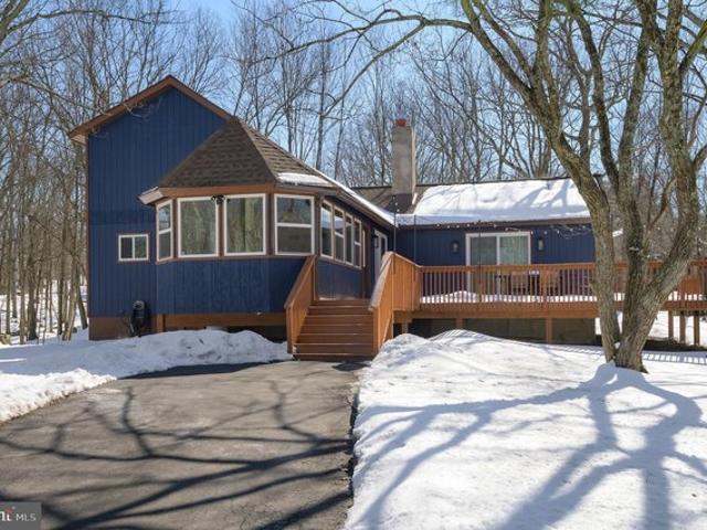 2206 Chatham Ct, Bushkill, PA 18324