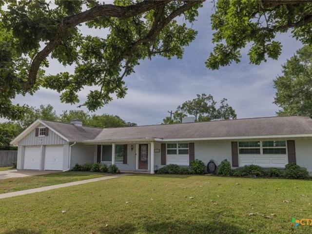 2206 E Loma Vista Ave, Victoria, TX 77901