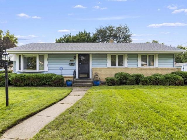 2206 Halsted Rd, Rockford, IL 61103