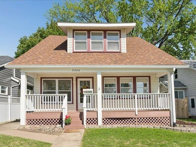 2206 6th St, Moline, IL 61265