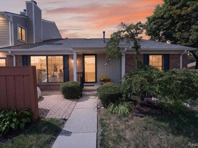 22076 Edgewater
