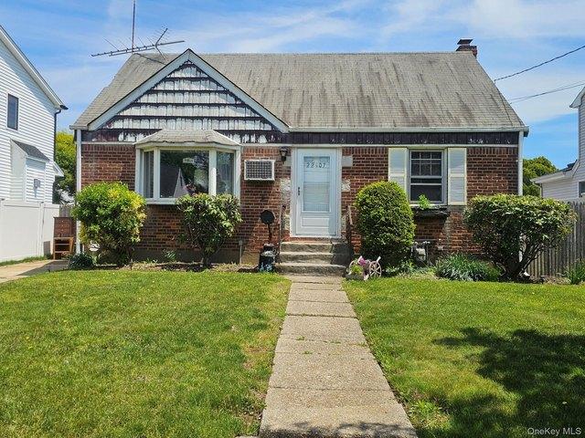 2207 Maple St, Wantagh, NY 11793