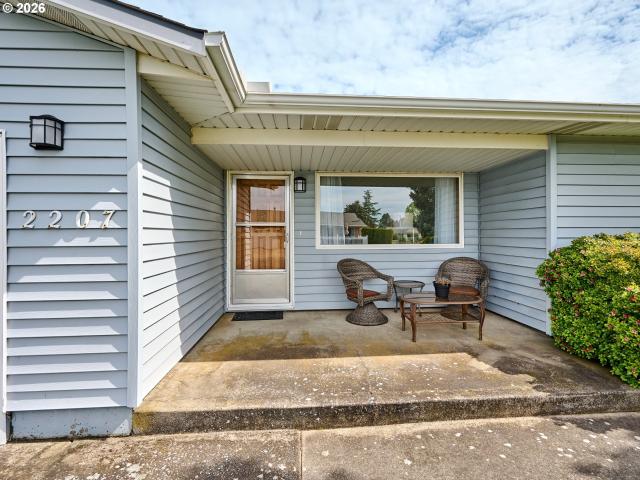 2207 Oregon Ct, Woodburn, OR 97071 | MLS #604089 | Compass